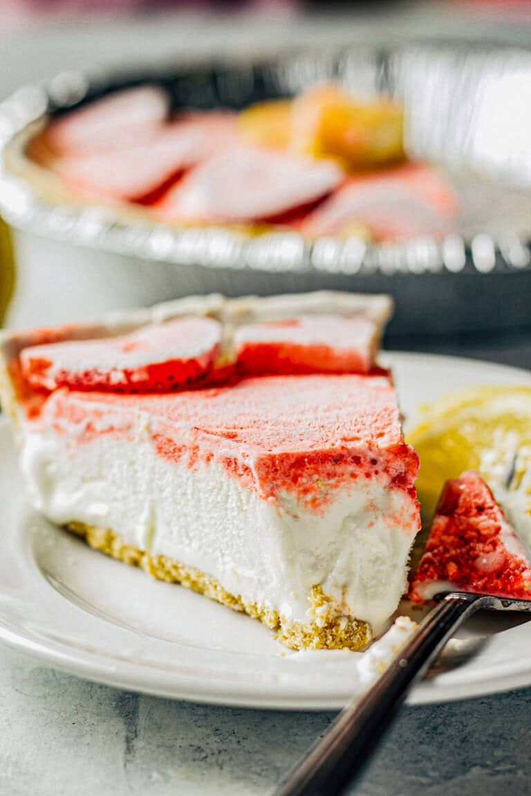 Frozen Strawberry Lemonade Pie Recipe - The Cookie Rookie®