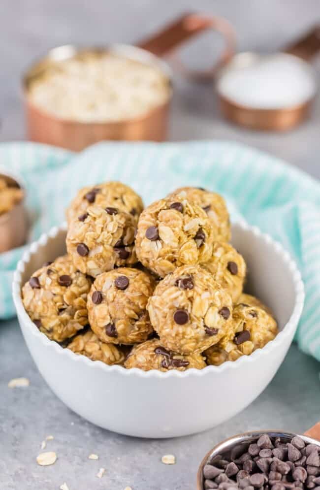 Peanut Butter Energy Balls (Peanut Butter Banana No Bake Energy Bites ...