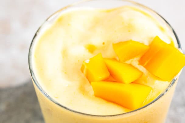 How to Make a Simple Mango Smoothie - The Cookie Rookie