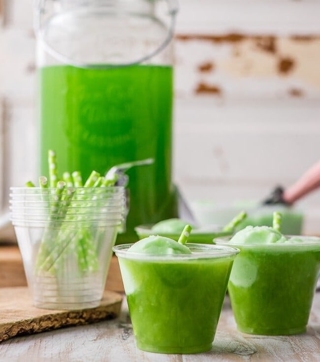 EASY Cocktail Recipes for Every Occasion - The Cookie Rookie