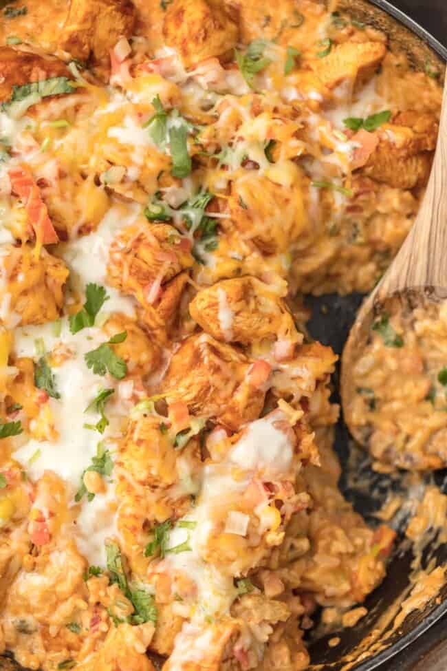 Skillet Chicken con Queso Recipe - The Cookie Rookie