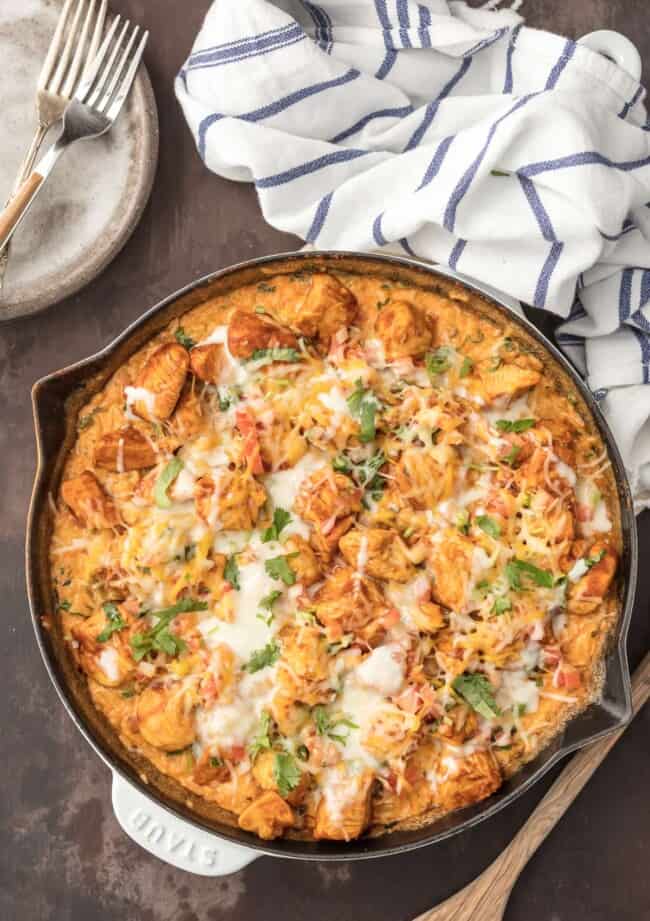 Skillet Chicken con Queso Recipe - The Cookie Rookie