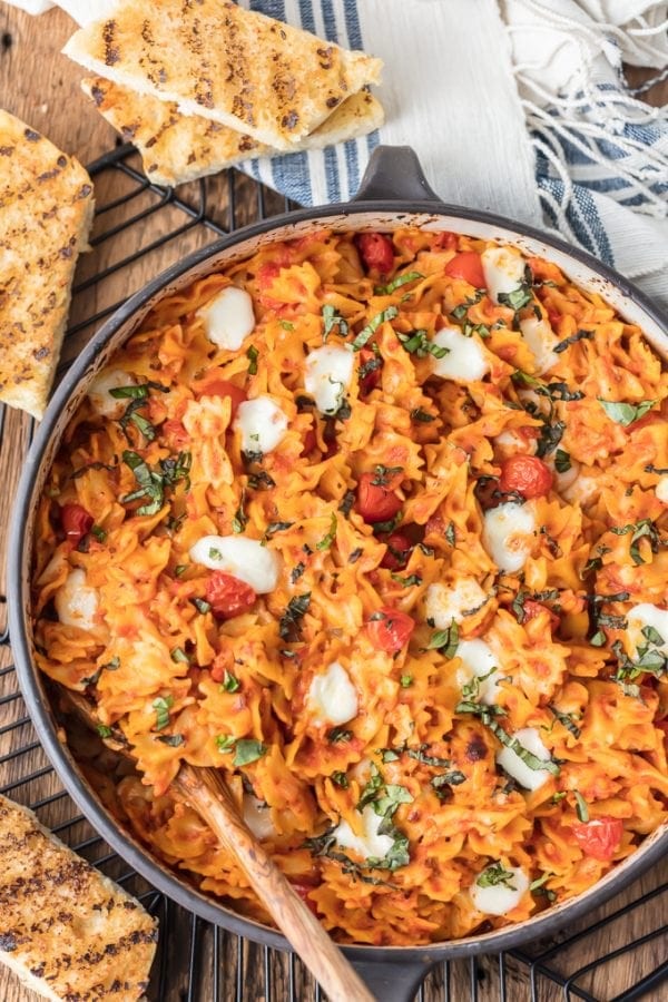 Caprese Pasta Bake (Oven-baked Caprese Casserole) Recipe - The Cookie ...