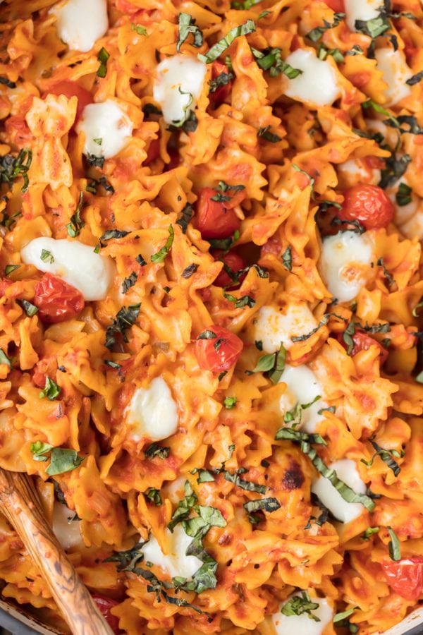 Caprese Pasta Bake (Oven-baked Caprese Casserole) Recipe - The Cookie ...