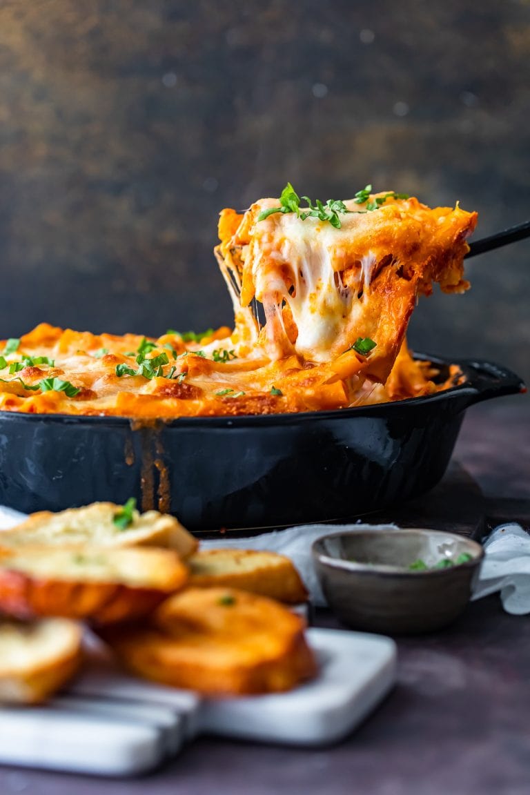Easy Baked Ziti Recipe {Cheesy Creamy Baked Ziti} VIDEO!!!