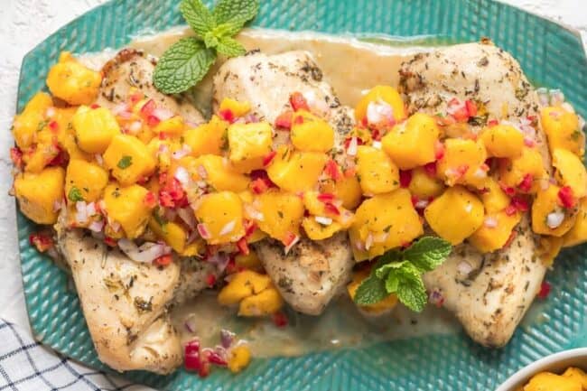 Sangria Chicken Recipe with Mango Salsa - The Cookie Rookie®