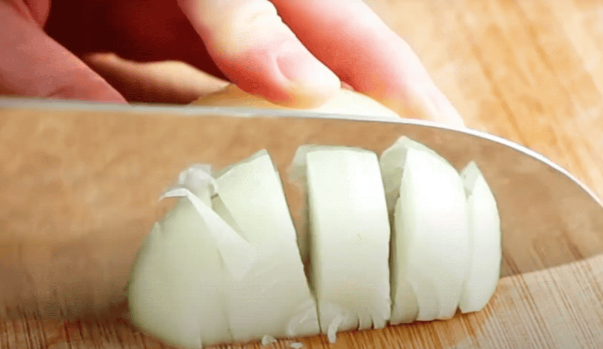 How to Cut an Onion (How to Dice, Mince, and Chop Onions) VIDEO!!