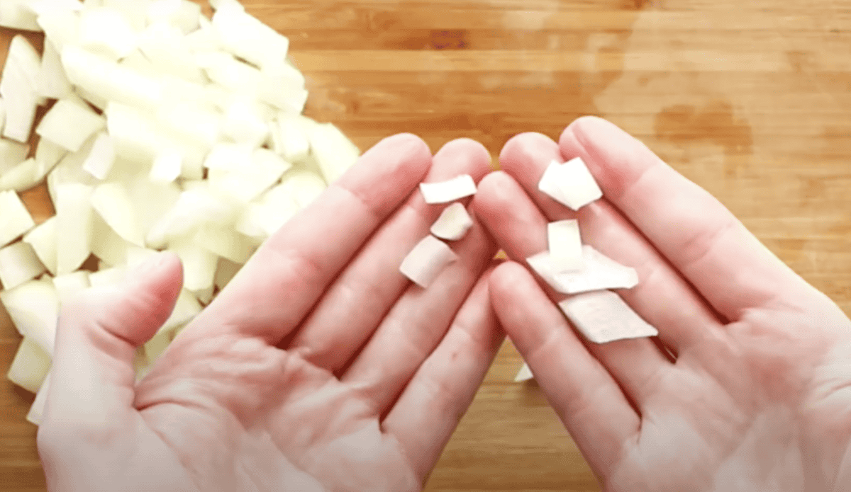 How to Cut an Onion (How to Dice, Mince, and Chop Onions) VIDEO!!